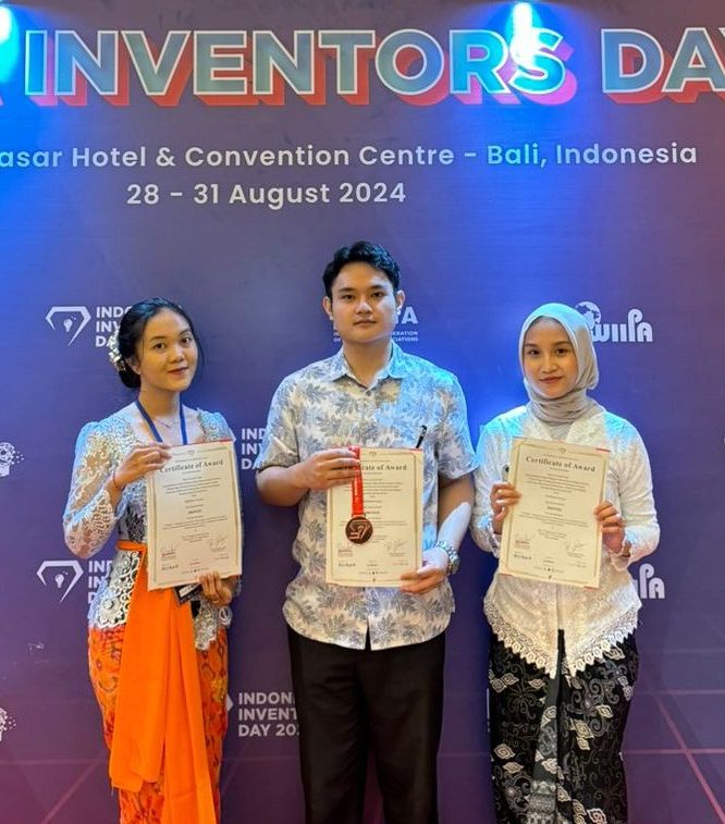 Mahasiswa FK Ubaya Raih Bronze Medals di Indonesia Inventors Day 2024! - Fakultas Kedokteran